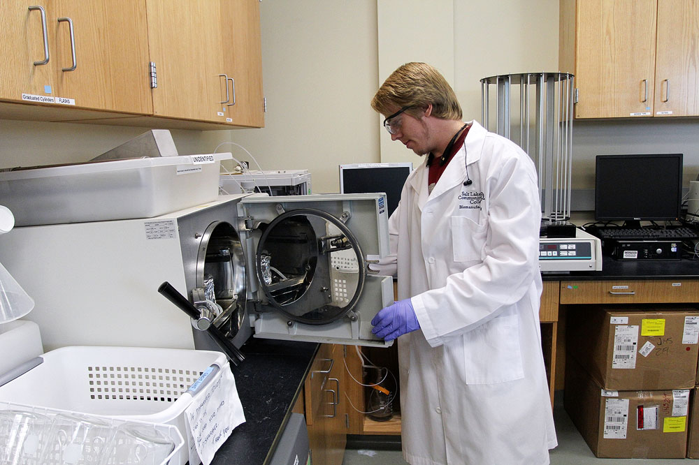 Biotech students conduct real-life research - The Globe